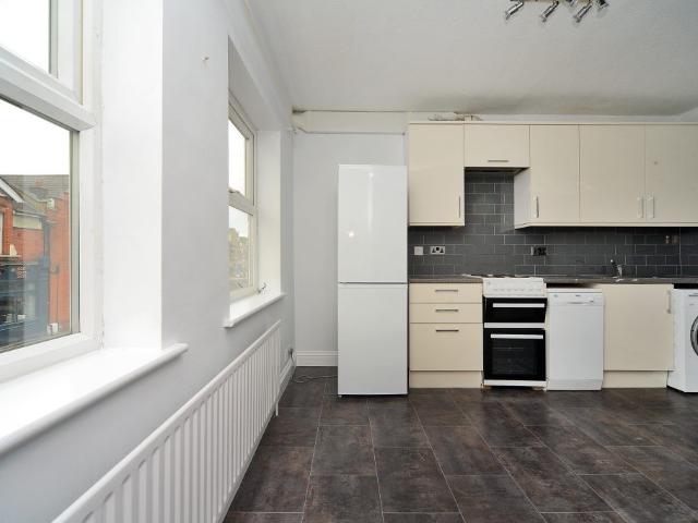 Walton Road, East Molesey KT8, 1 bed flat to rent, £1,495 pcm | PrimeLocation
