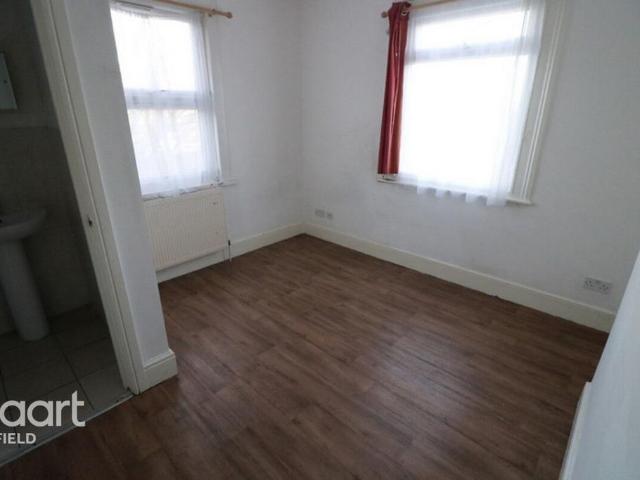 Walton Road, HODDESDON 6 bed semi detached house to rent £3,800 pcm £877 pw