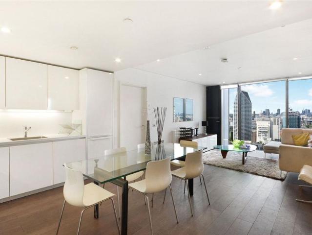 Walworth Road, Elephant and Castle. 3 bed flat to rent £8,667 pcm £2,000 pw