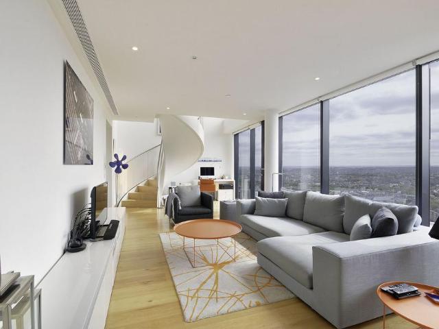 Walworth Road, Elephant and Castle. 1 bed penthouse to rent £3,300 pcm £762 pw