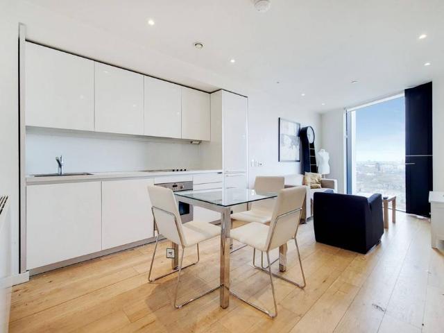 Walworth Road, Elephant and Castle. 2 bed flat to rent £3,250 pcm £750 pw