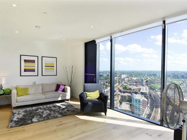 Walworth Road, Elephant and Castle. 2 bed flat to rent £3,500 pcm £808 pw