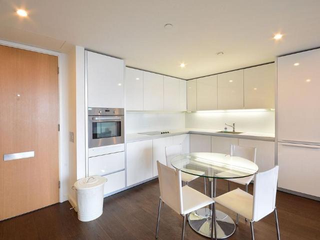 Walworth Road, Elephant and Castle. 2 bed flat to rent £3,500 pcm £808 pw