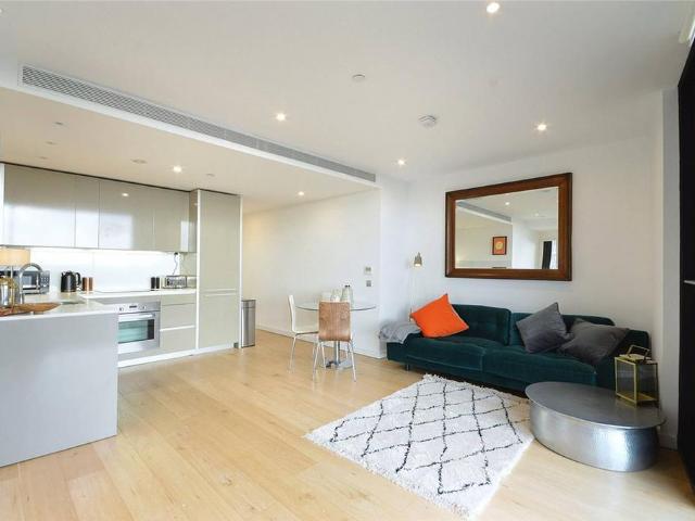 Walworth Road, Elephant and Castle. 2 bed flat to rent £4,000 pcm £923 pw