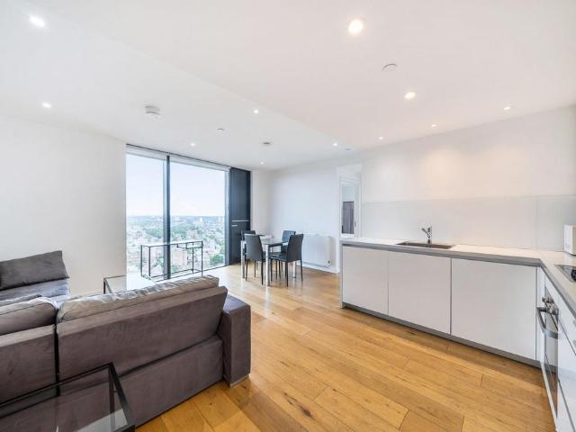 Walworth Road, Elephant and Castle, SE1 2 bed flat to rent £3,300 pcm £762 pw