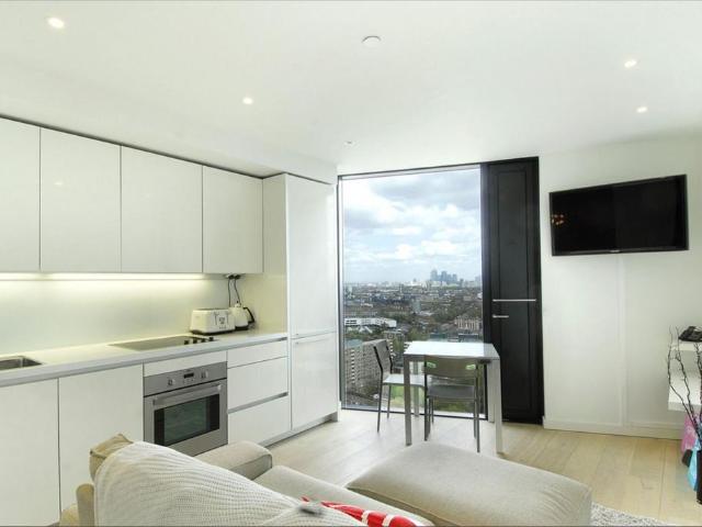 Walworth Road, Elephant and Castle. Studio to rent £3,400 pcm £785 pw