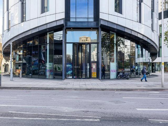 Walworth Road, Elephant and Castle. Studio to rent £4,000 pcm £923 pw