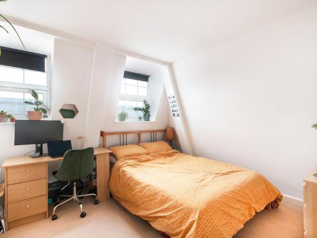 Walworth Road, London 3 bed apartment to rent £3,195 pcm £737 pw