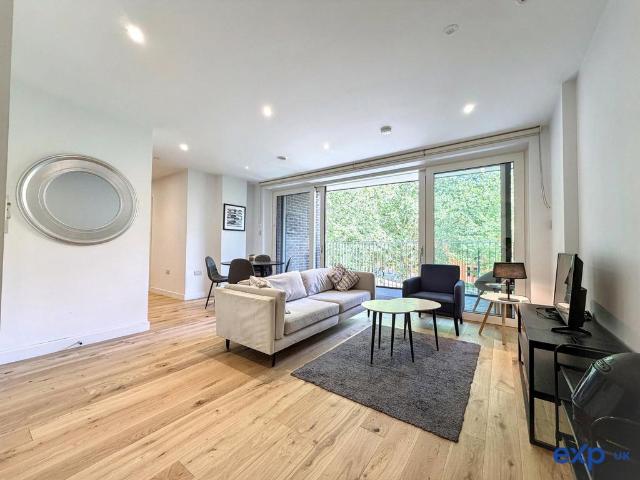 Walworth Square, London SE17 2 bed apartment to rent £3,250 pcm £750 pw