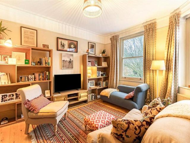 Waldemar Avenue Mansions, Waldemar. 2 bed apartment to rent £2,750 pcm £635 pw