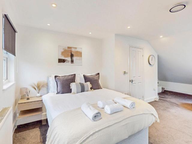 Waldemar Road, Wimbledon SW19, 3 bed flat to rent, £3,300 pcm | PrimeLocation