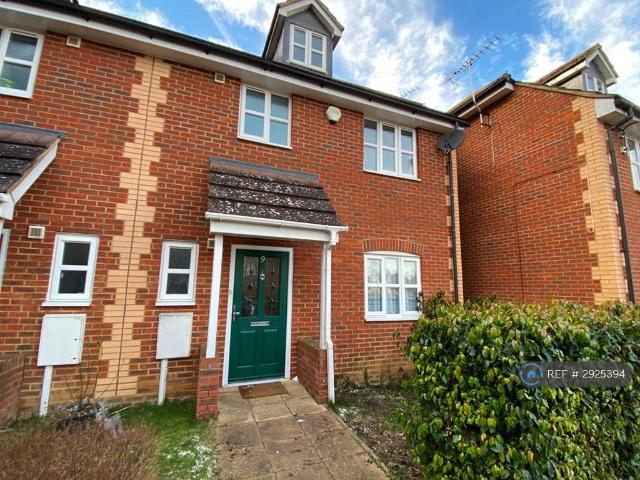 Walden Croft, Simpson, Milton Keynes. 4 bed semi detached house to rent £1,995 pcm £460 pw