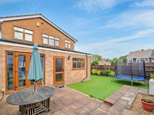 Walden Gardens, Penn, 4 Bedroom Detached