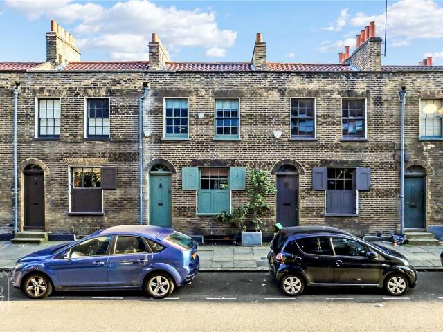 Walden Street, London, E1 2 bed terraced house to rent £4,250 pcm £981 pw