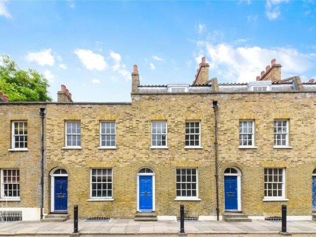 Walden Street, London, E1 3 bed terraced house to rent £3,650 pcm £842 pw