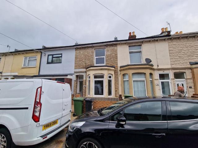Walden Road, Hampshire PO2 3 bed terraced house to rent £1,395 pcm £322 pw
