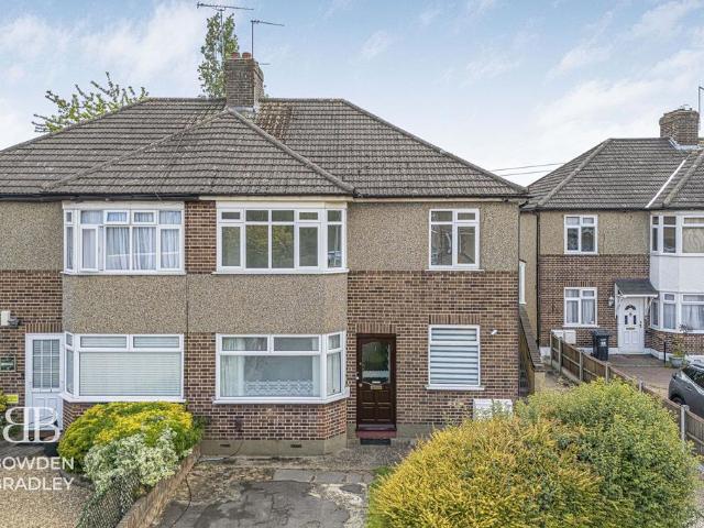 Walden Way, Hainault, IG6 2 bed maisonette to rent £1,700 pcm £392 pw