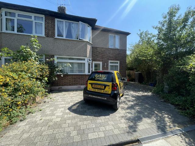 Walden Way, Ilford IG6 2 bed ground floor maisonette to rent £1,750 pcm £404 pw