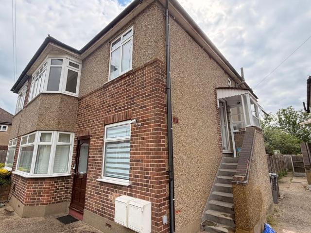 Walden Way, Ilford IG6, 2 bed flat to rent, £1,750 pcm | PrimeLocation