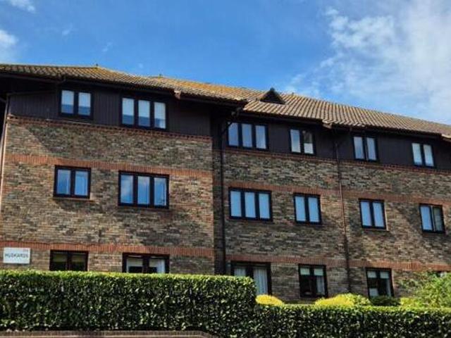 Waldegrave Gardens, Huskards, Upminster, 2 Bedroom Flat