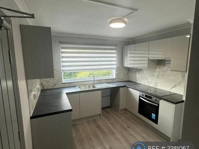 Walderslade Road, Chatham, ME5 6 bed semi detached house to rent £3,600 pcm £831 pw