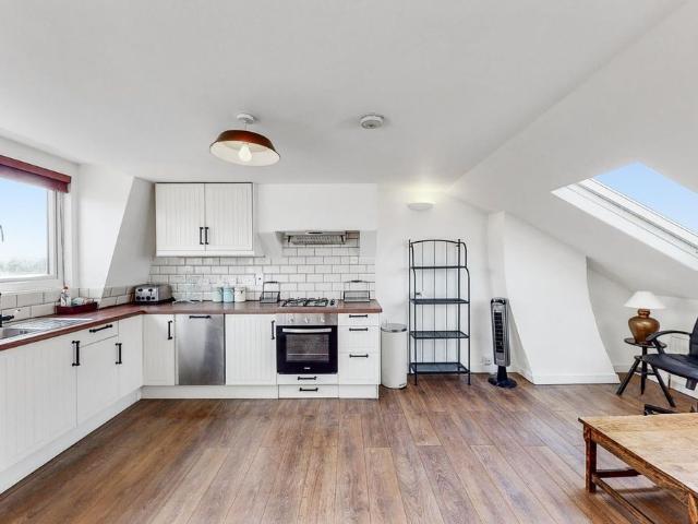 Waldo Road, College Park, London NW10, 2 bed flat to rent, £1,950 pcm | PrimeLocation