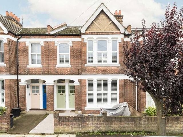 Waldron Road, London SW18 4 bed maisonette to rent £3,950 pcm £912 pw