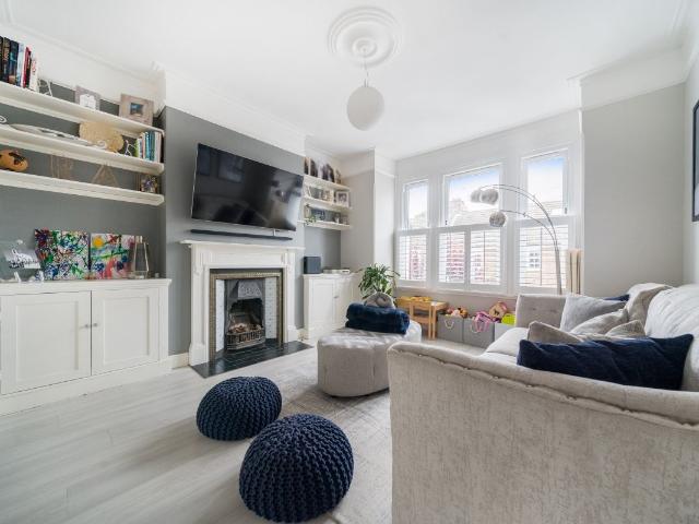 Waldron Road, London SW18, 3 bed maisonette to rent, £3,950 pcm | PrimeLocation