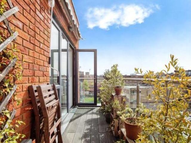Waleorde Road, London, 2 Bedroom Flat