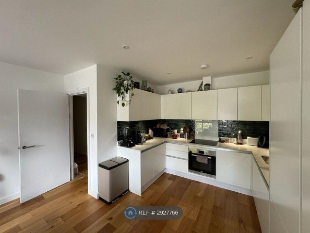 Waleorde Road, London SE17, 2 bed flat to rent, £2,600 pcm | PrimeLocation