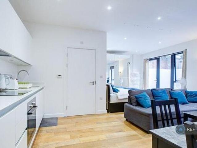 Waleorde Road, London, Studio Flat For