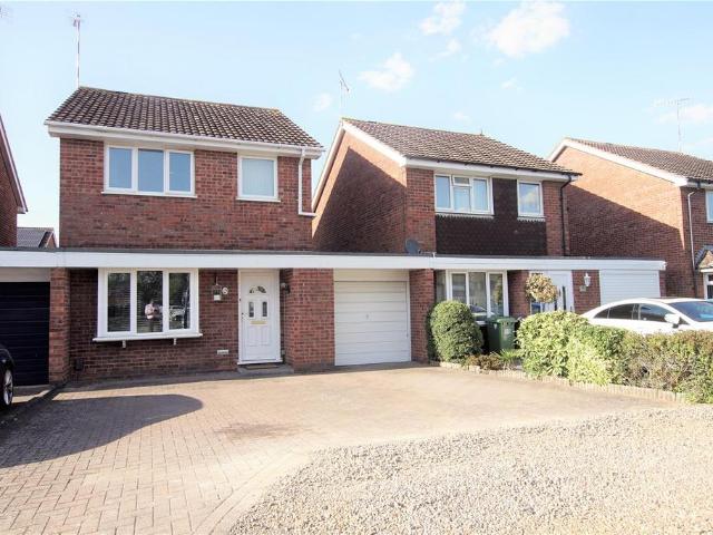 Walford Grove, Woodloes Park, Warwick 3 bed link detached house to rent £1,395 pcm £322 pw