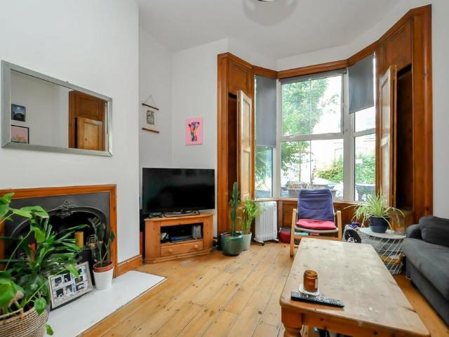 Walford Road, Stoke Newington 1 bed flat to rent £2,300 pcm £531 pw