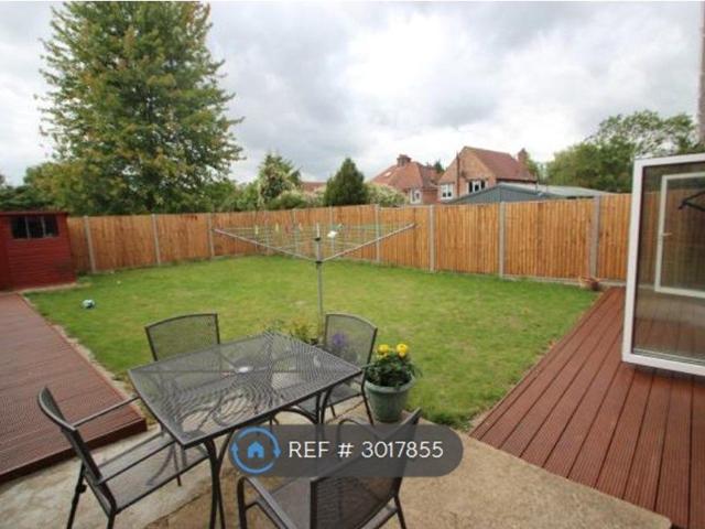 Walford Road, Uxbridge UB8, 3 bed bungalow to rent, £2,250 pcm | PrimeLocation