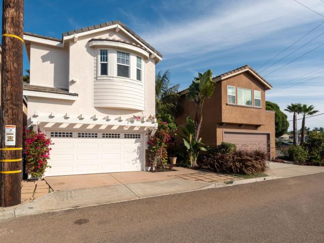 Walk to Beach & Cedros Stunning 4BR Home in Prime Solana Beach Location