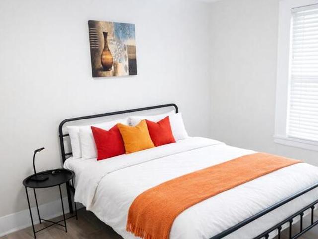 ‍‍Walk to downtown Marshville! 2 Miles to the 74 Express Highway. ⌚ Quick 15 minute drive to Matthews. Walking distance to the Elementary School and fast food restaurants, Food Lion and other shops!