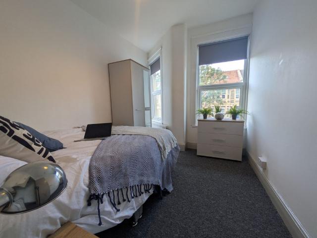 Walk to Gloucester Road Double room