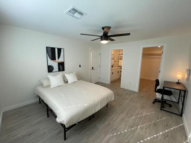 Walk to Historic Downtown Glendale,2 Brand New Homes,1 lot! 2 Ensuites Close to stores, freeways+ more!
