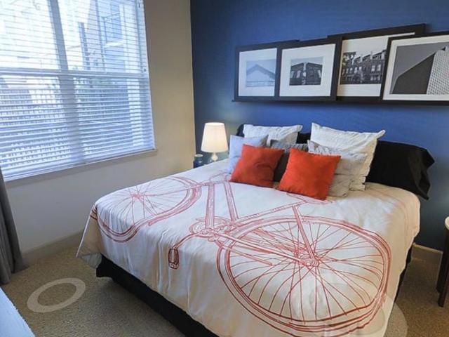 Walkable Ballpark Apartment