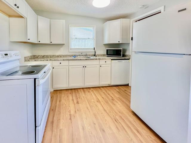 Walkable in beautiful Seminole with Backyard and w