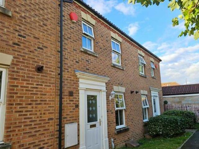 Walker Crescent, Langley, 3 Bedroom Terraced