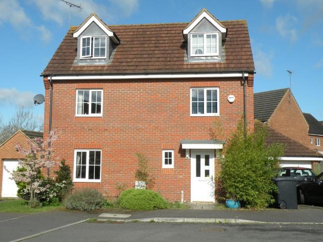 Walker Grove, Hatfield AL10 5 bed house to rent £2,950 pcm £681 pw