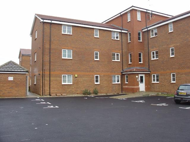 Walker Grove, Hatfield AL10, 3 bed flat to rent, £1,875 pcm | PrimeLocation