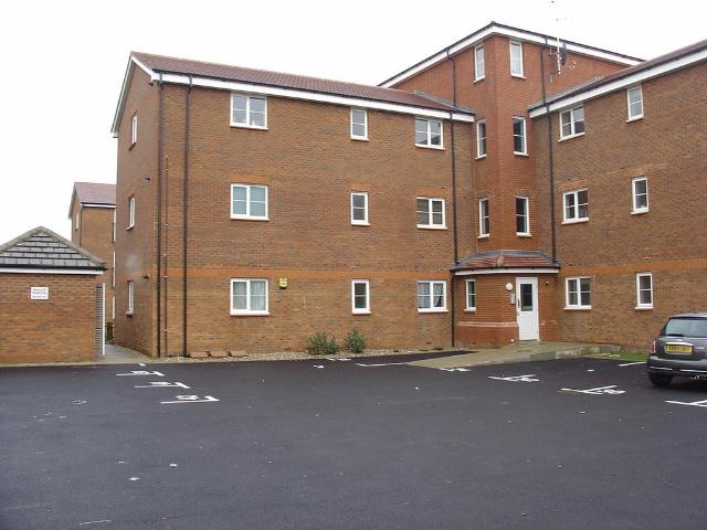 Walker Grove, Hatfield AL10 3 bed flat to rent £1,875 pcm £433 pw