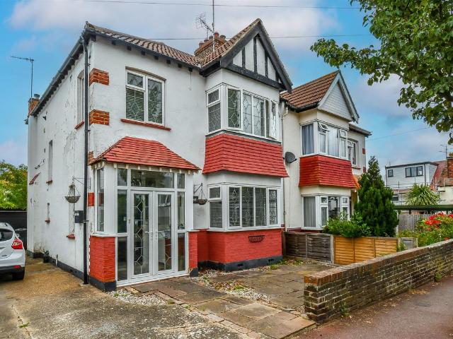 Walker Drive, Leigh On Sea, Essex SS9, 3 bed detached house to rent, £2,300 pcm | PrimeLocation