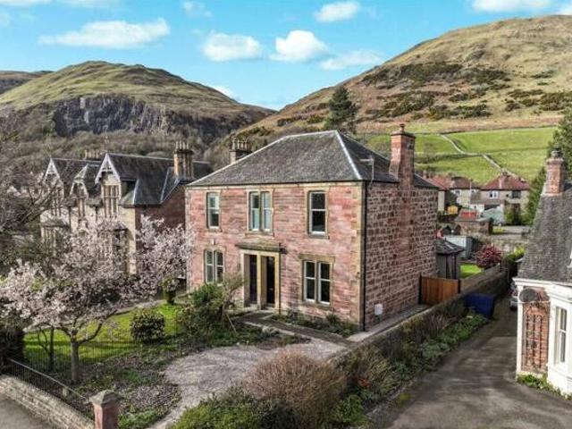 Walker Terrace, Tillicoultry, 3 Bedroom Semi detached