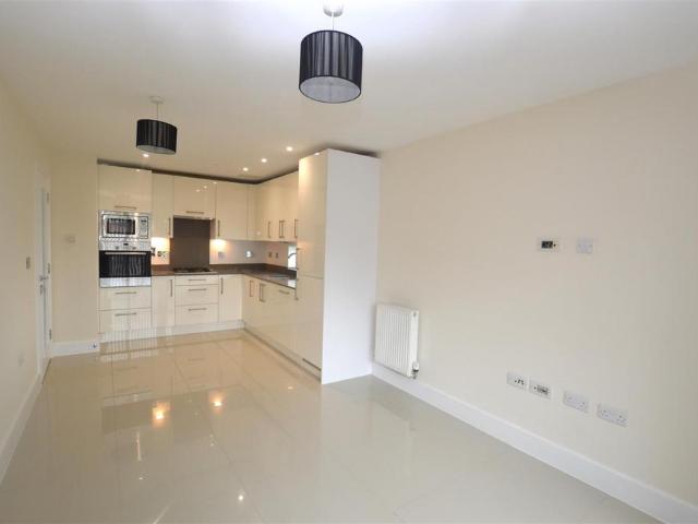 Walkers House, Caravan Lane 2 bed flat to rent £1,800 pcm £415 pw