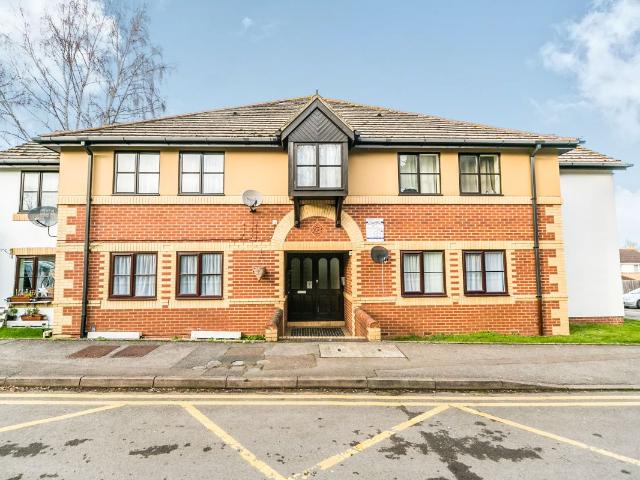 Walkers Place, Reading RG30, 2 bed flat to rent, £1,250 pcm | PrimeLocation