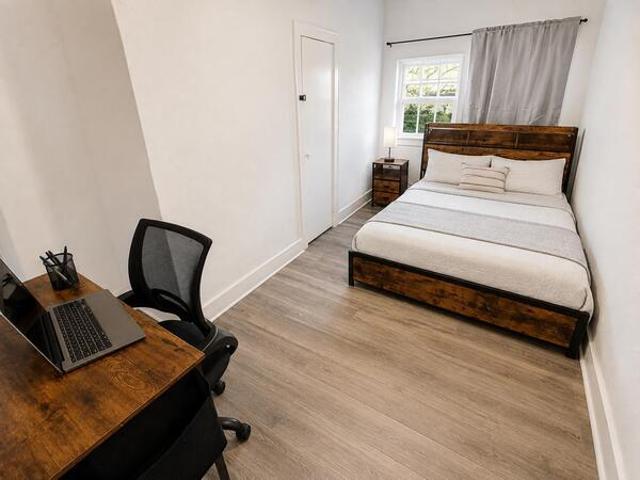 Walking distance to restaurants, bus stop, Newly renovated home near TCU!