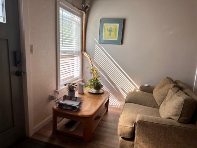 WALKSCORE 90 New Remodeled large room new hard woo